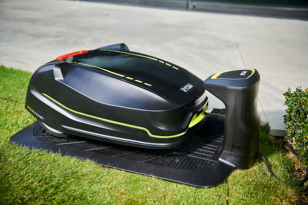 Robotniiduk Ryobi Roboyagi + paigalduskomplekt 1000 m² – © Enberg.ee